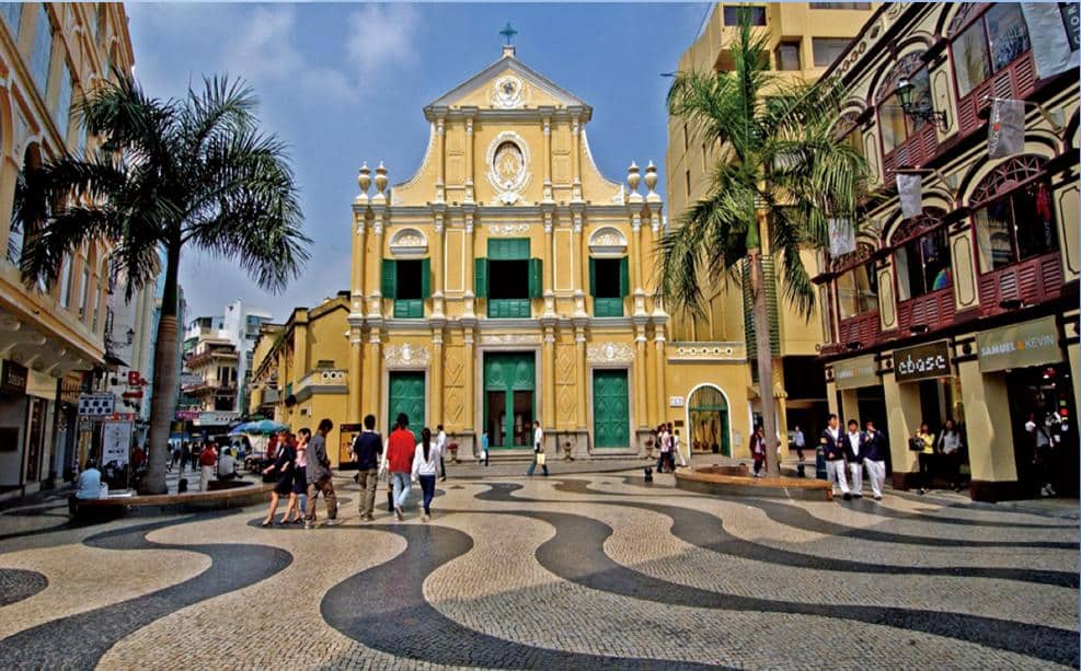 Must visit Macau Senado Square and Ruins of St. Paul